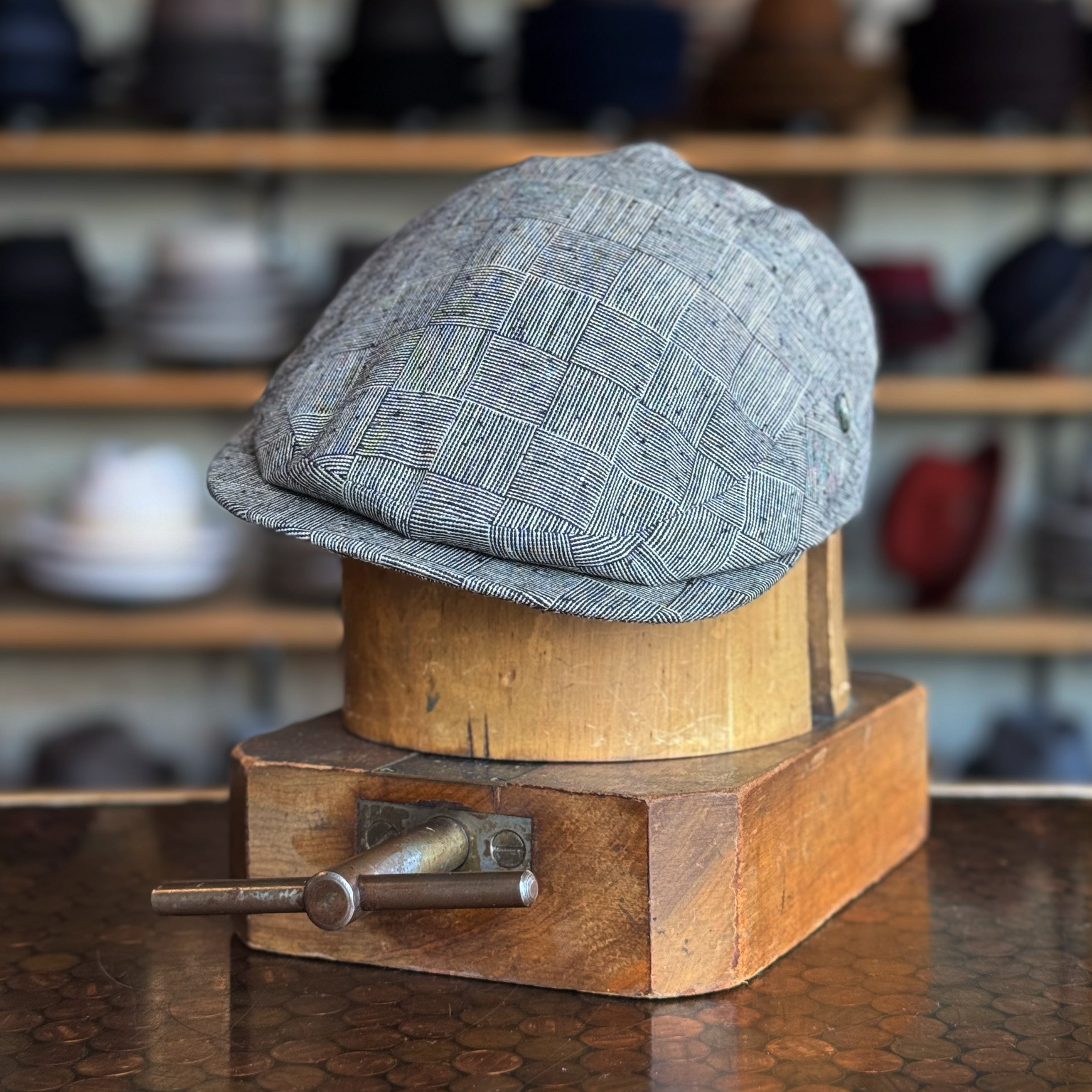 Monochrome Vintage Flat Cap - Retro Lightweight Linen Plaid for Summer